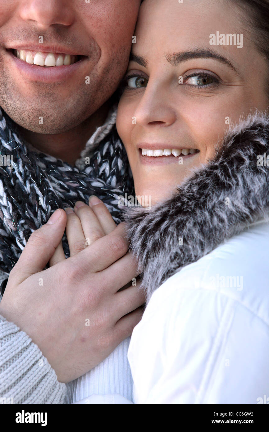 Couple huddling in the cold Stock Photo - Alamy