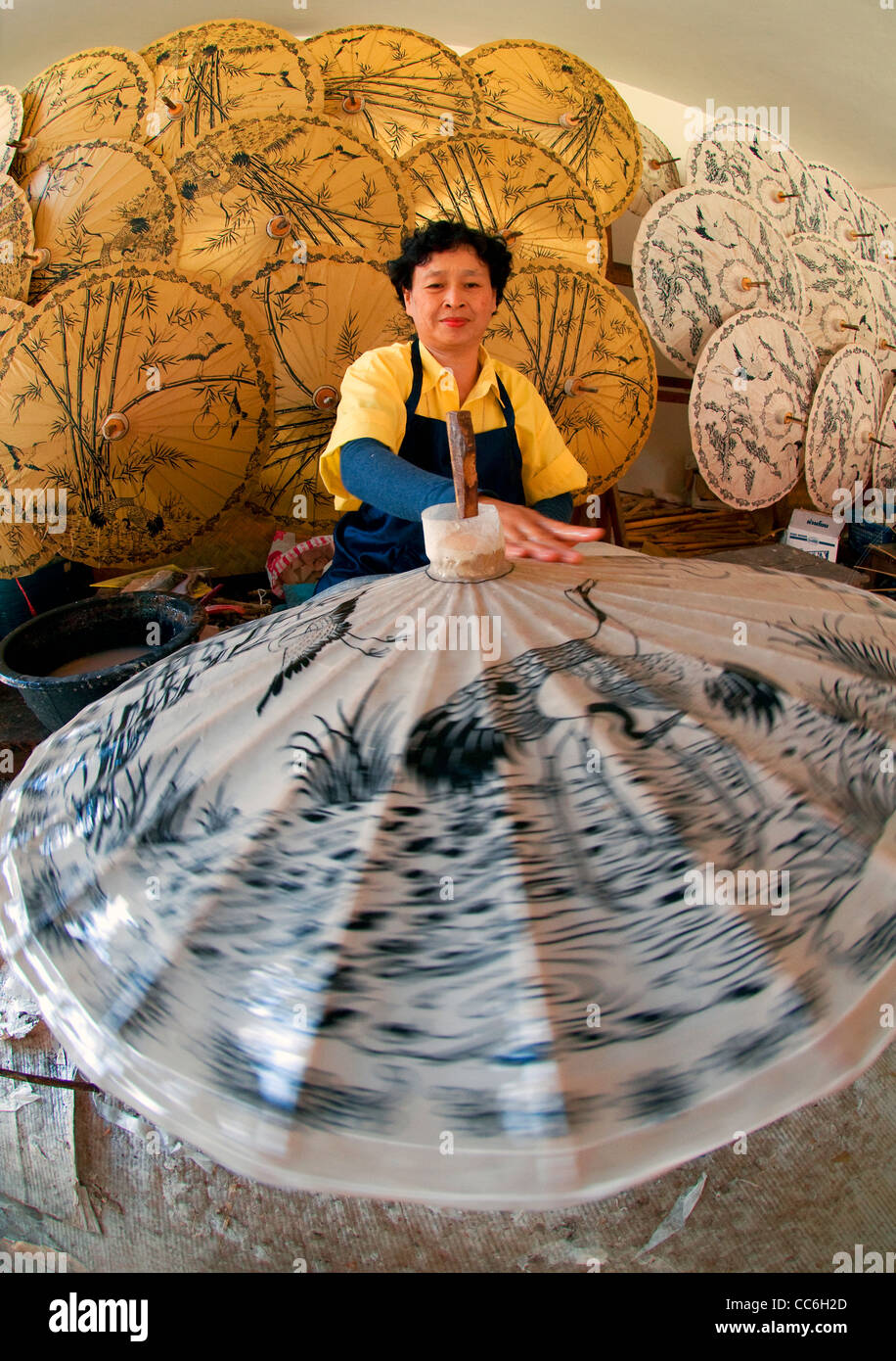 Paper handicraft umbrella factory, Chiang Mai, Thailand Stock Photo - Alamy