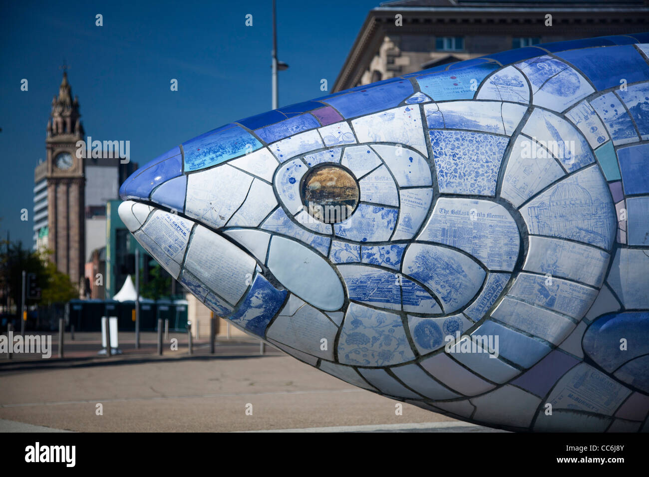 Ceramic fish sculpture hi-res stock photography and images - Alamy