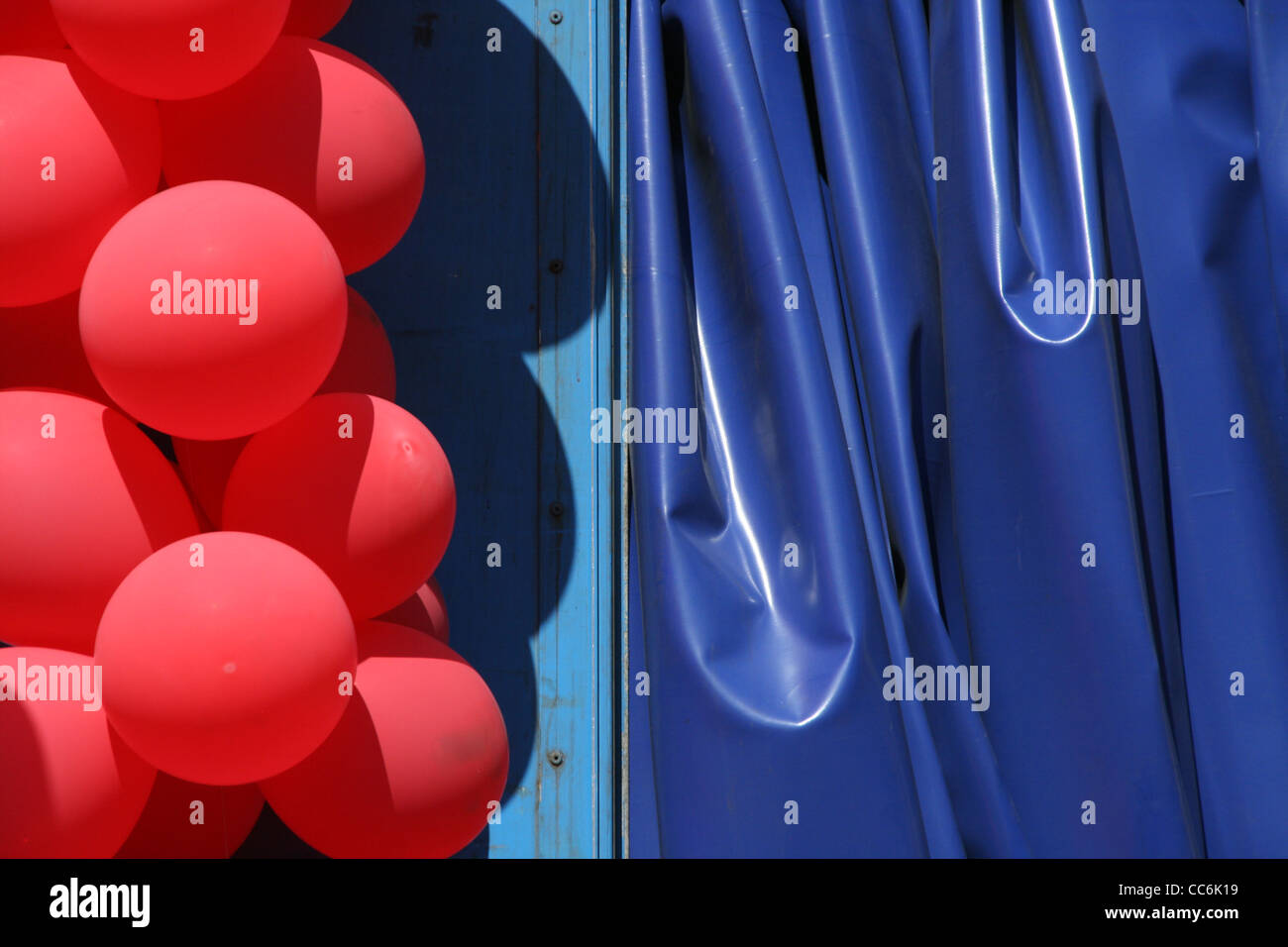 lots of red balloons on carnival float truck lorry Stock Photo - Alamy