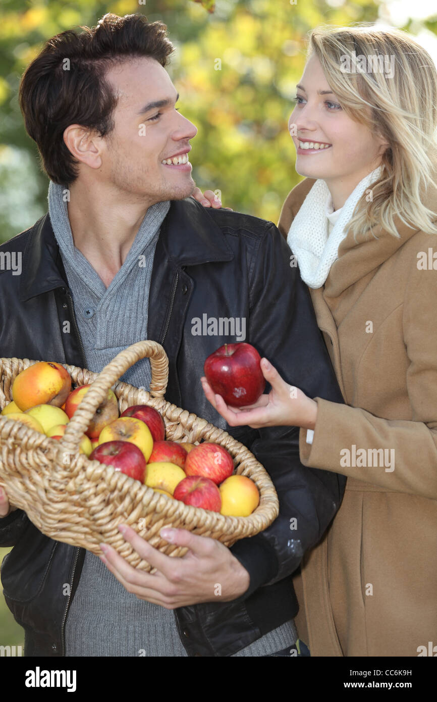 Couple picking apple orchard hi-res stock photography and images - Alamy