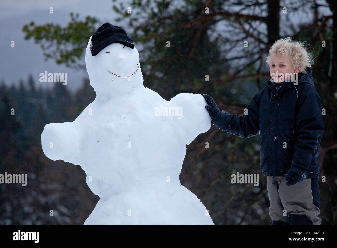 Kids with a snowman hi-res stock photography and images - Alamy