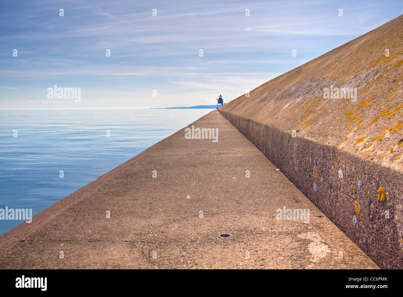 Two harbors minnesota breakwater hi-res stock photography and images ...