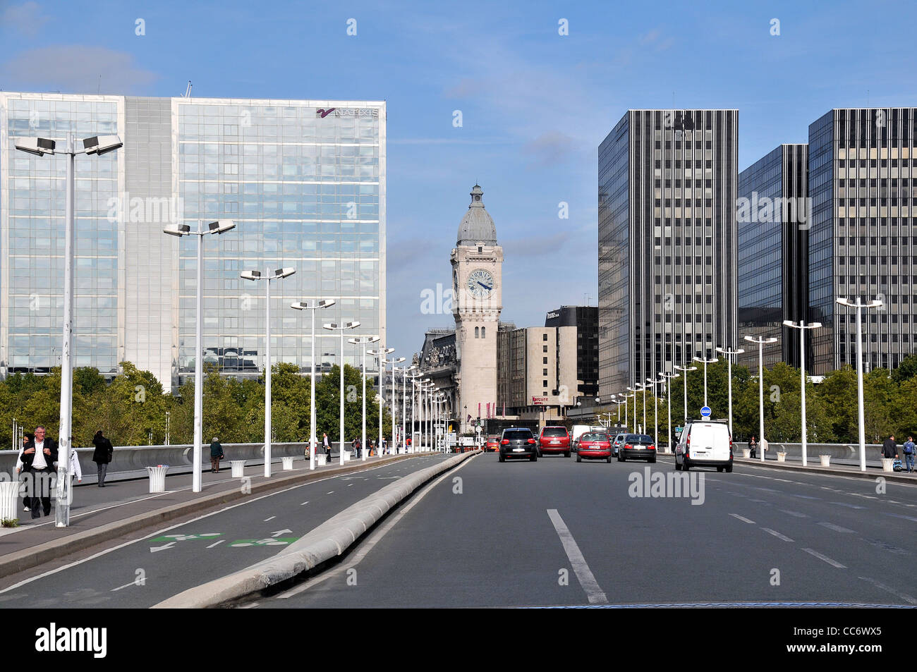 street scene Paris France Stock Photo - Alamy