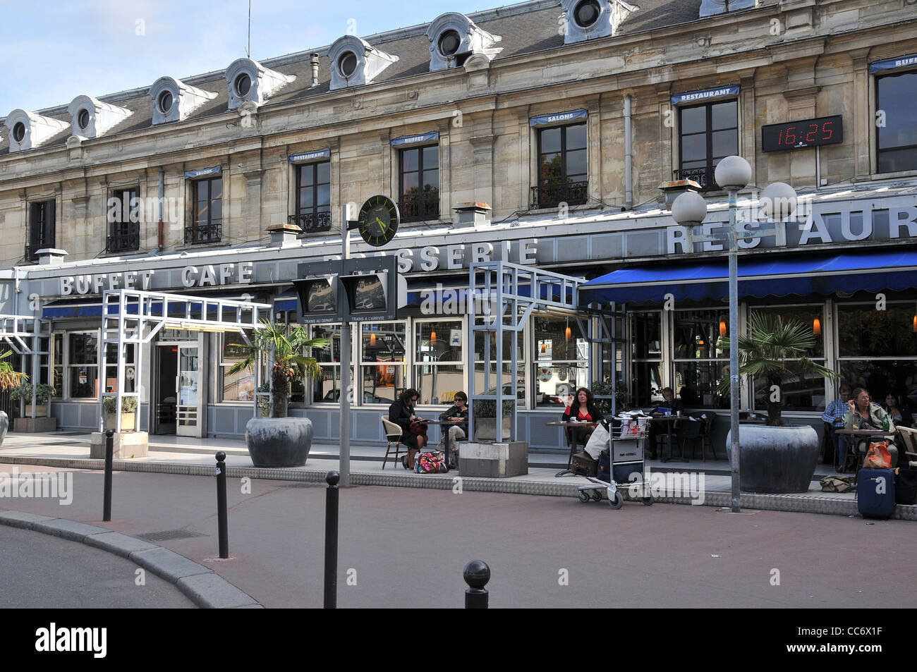 Austerlitz railway station Paris France Stock Photo - Alamy