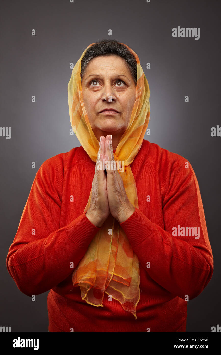 Grandmother praying old wrinkled hi-res stock photography and images ...