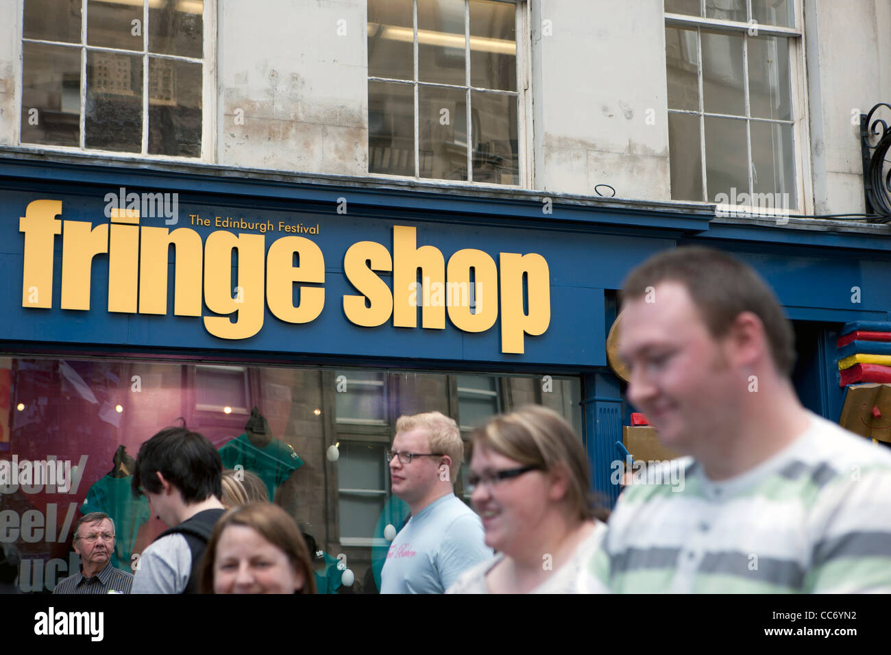 The Fringe Shop at the busy Edinburgh Festival time Stock Photo - Alamy