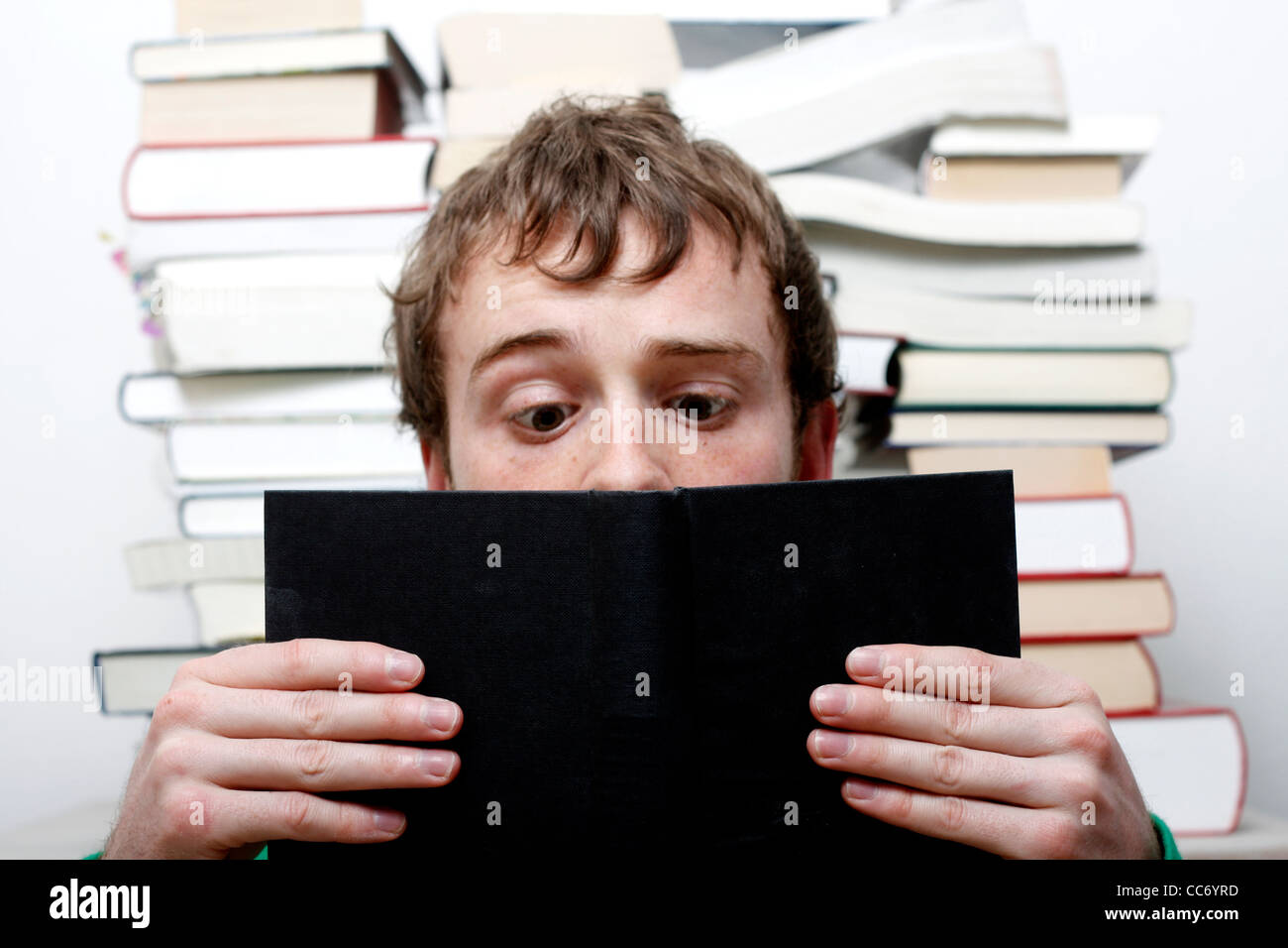 A man reading a book Stock Photo - Alamy