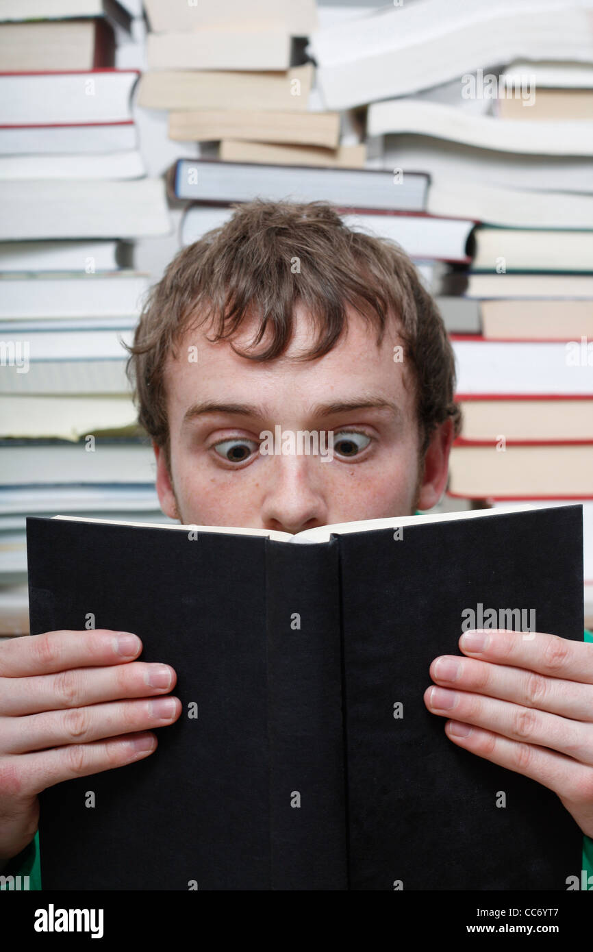 A man reading a book Stock Photo - Alamy