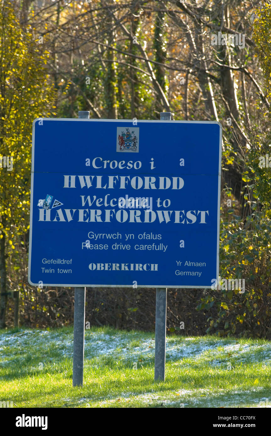 Welcome to wales road sign hi-res stock photography and images - Alamy