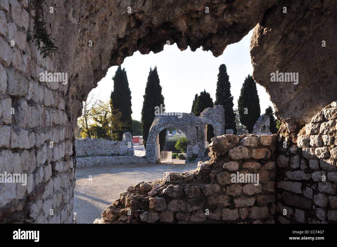 Ruins romaines hi-res stock photography and images - Alamy