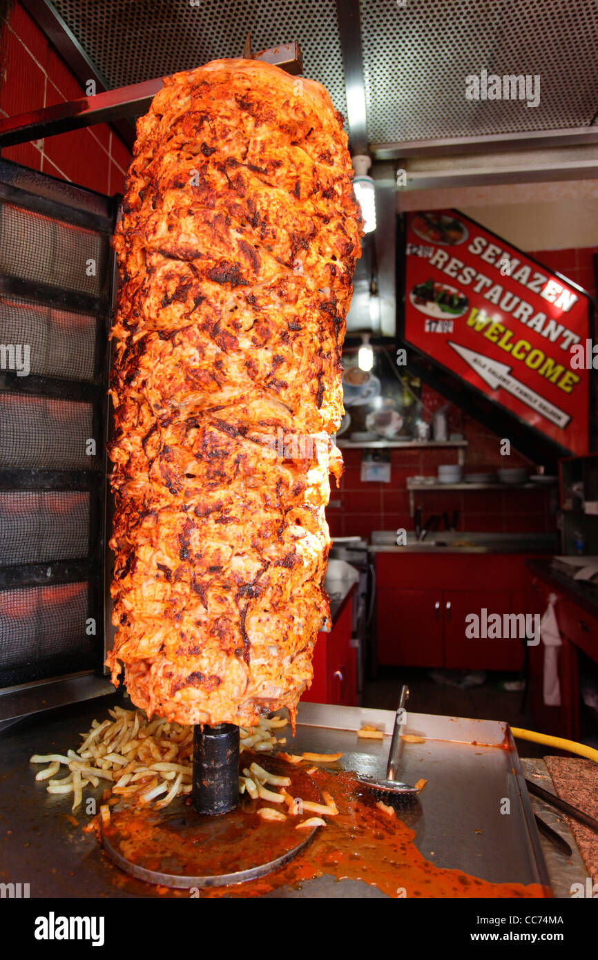 Istanbul, Turkey. Lamb gyros cooking on a spit Stock Photo - Alamy