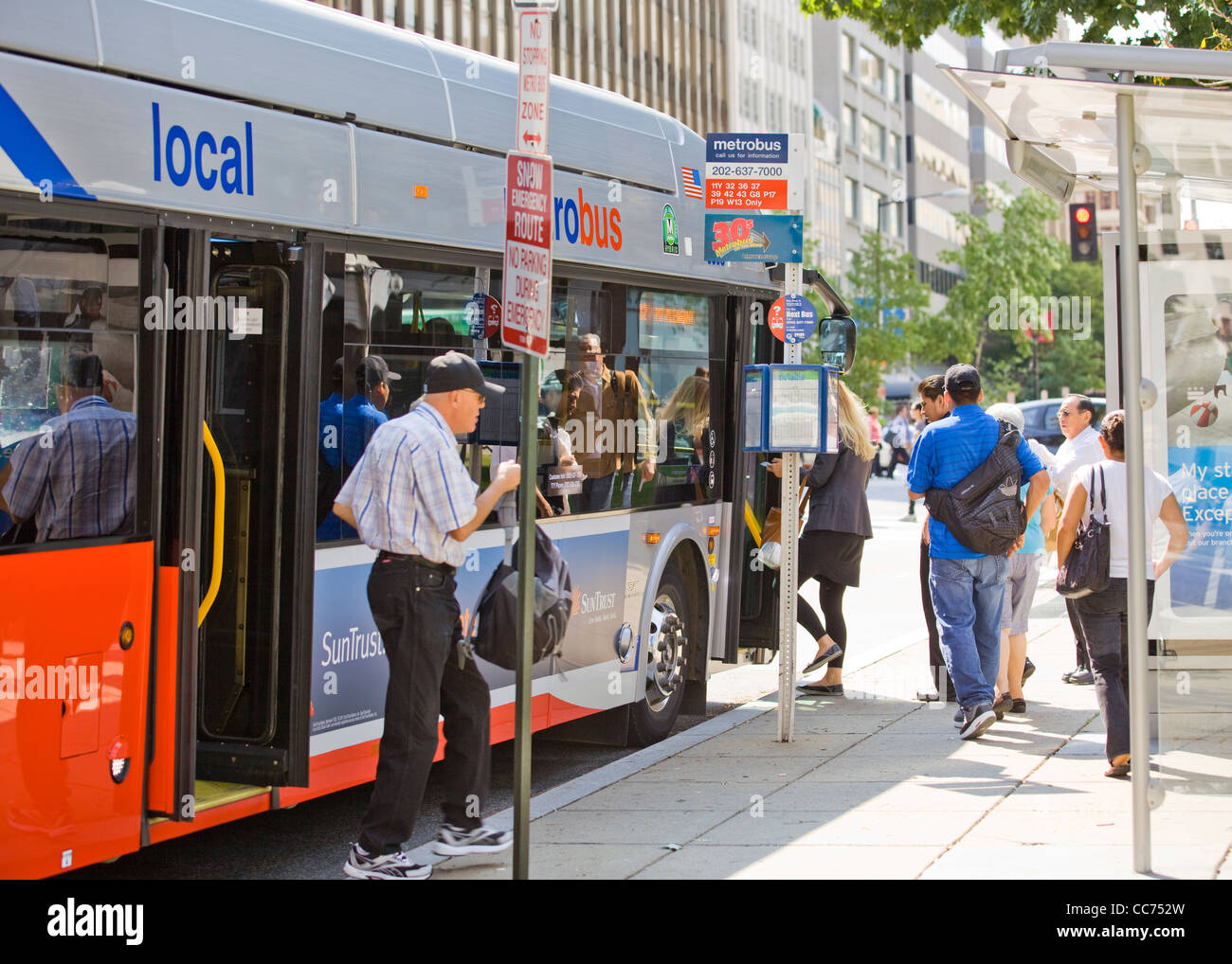 Washington dc bus stop hi-res stock photography and images - Alamy