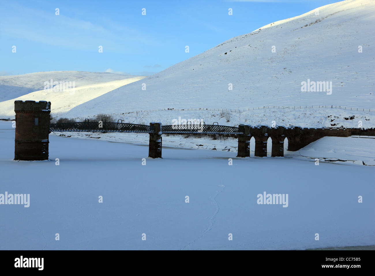 Frozen Lower Glendevon Reservoir in Perth & Kinross district Stock ...