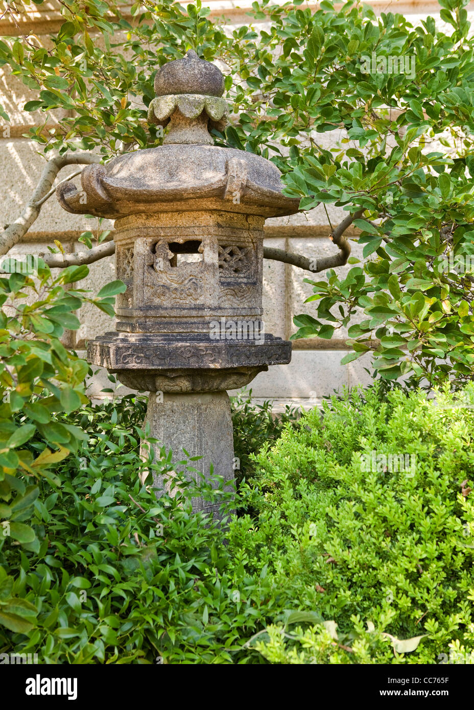 Japanese stone lantern hi-res stock photography and images - Alamy