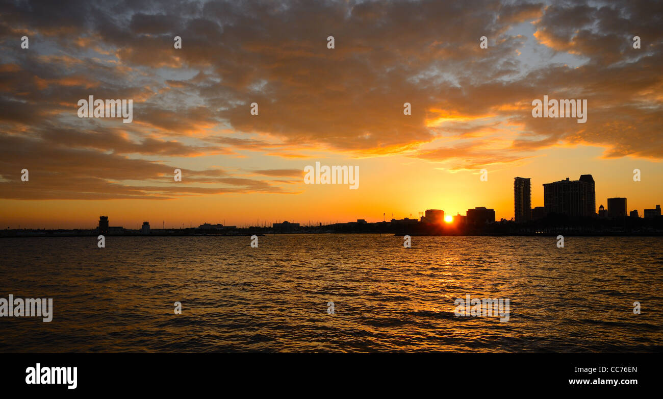 Sunsetting over sea hi-res stock photography and images - Alamy