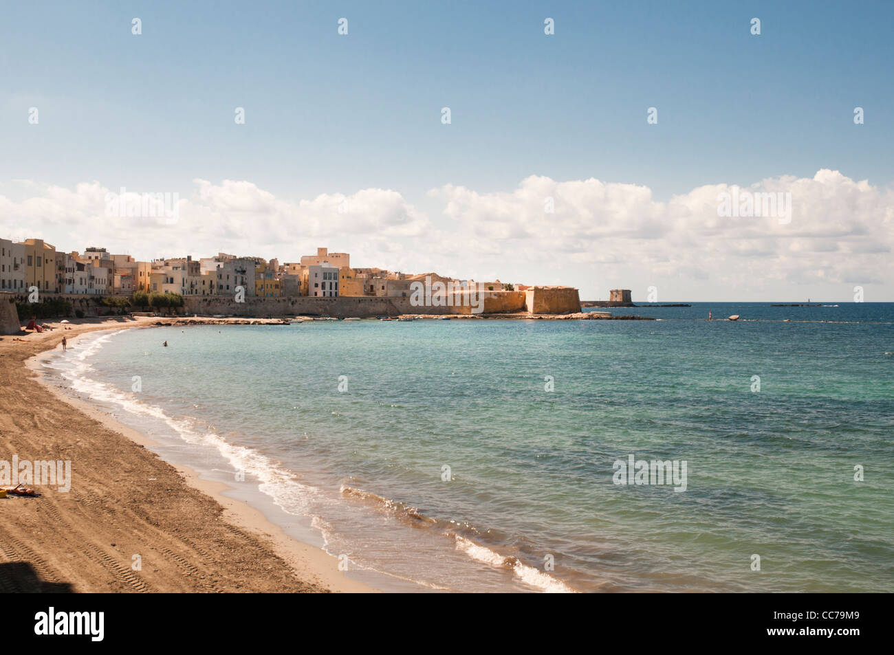Trapani beachfront on the northern shore of the peninsula Stock Photo ...