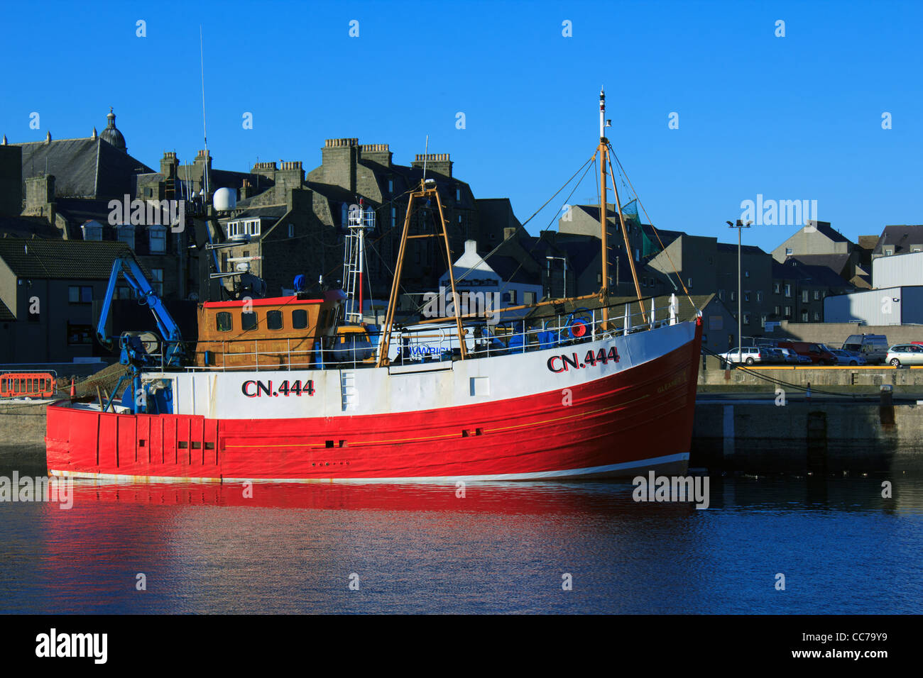Fishing boat fraserburgh harbour hi-res stock photography and images ...