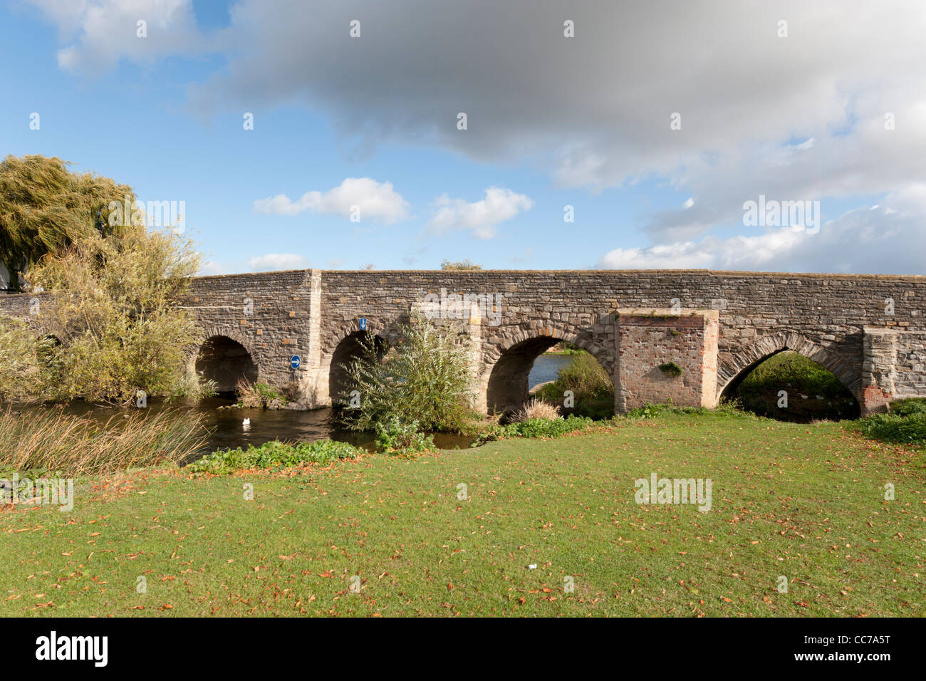 15th Century stone bridge over the River Avon, Bidford-on-Avon ...