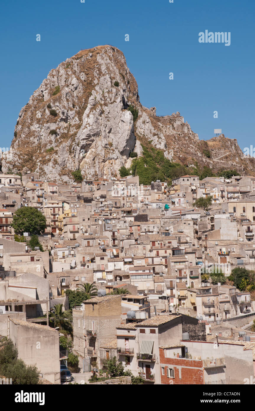 View of caltabellotta village hi-res stock photography and images - Alamy