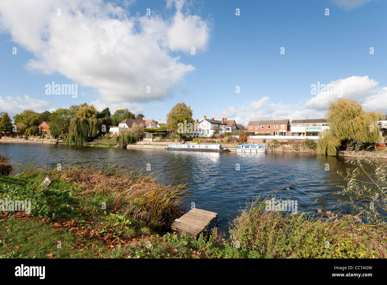 A view across the River Avon, Bidford-on-Avon, Warwickshire, England ...