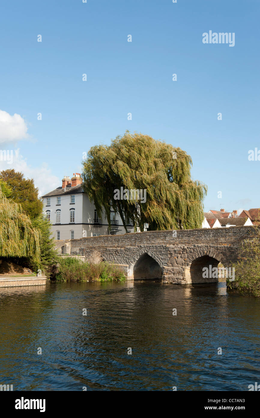 15th Century stone bridge over the River Avon, Bidford-on-Avon ...