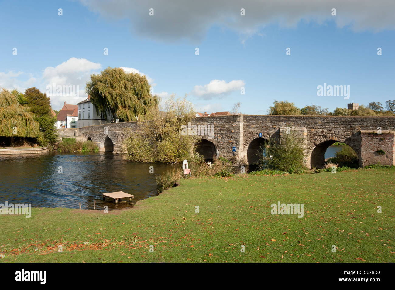 15th Century stone bridge over the river Avon, Bidford-on-Avon ...