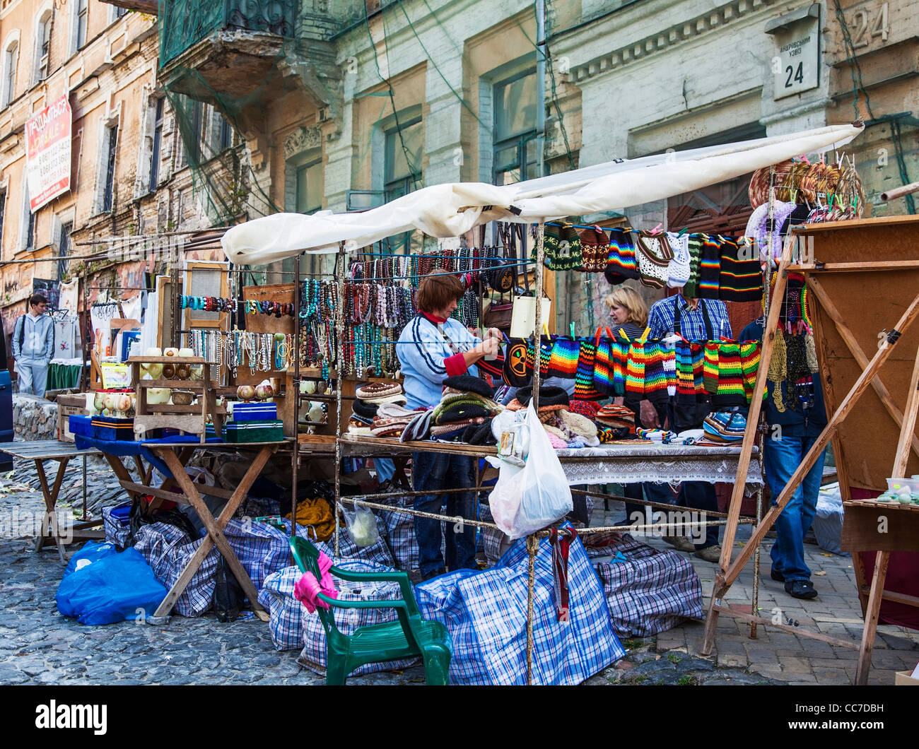 Local people setting up a roadside market stall in Kiev, Ukraine ...