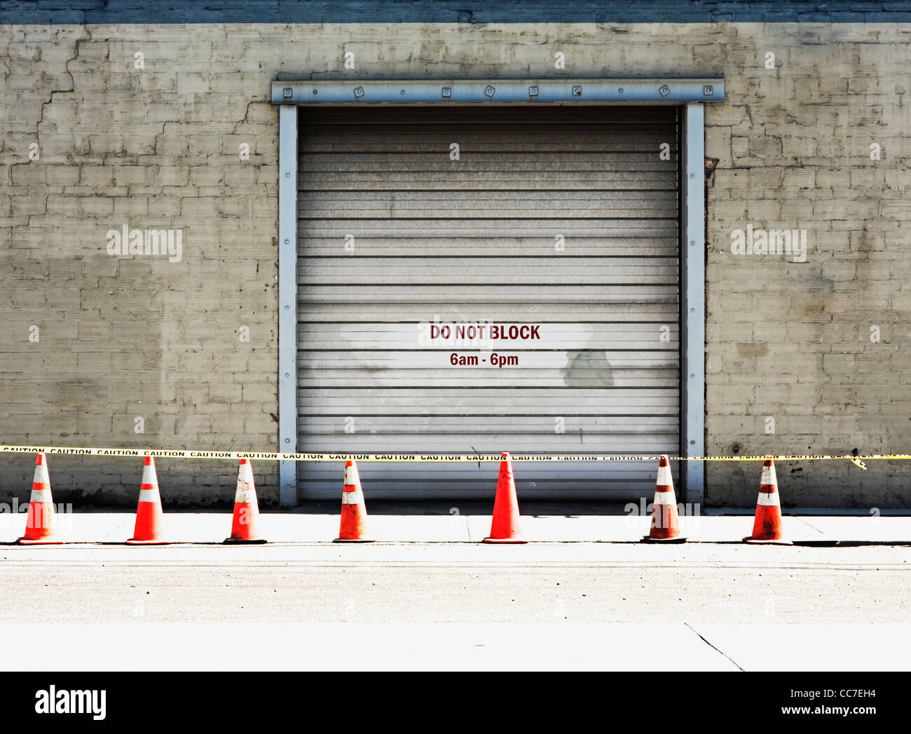 do not block sign painted on loading area door Stock Photo - Alamy