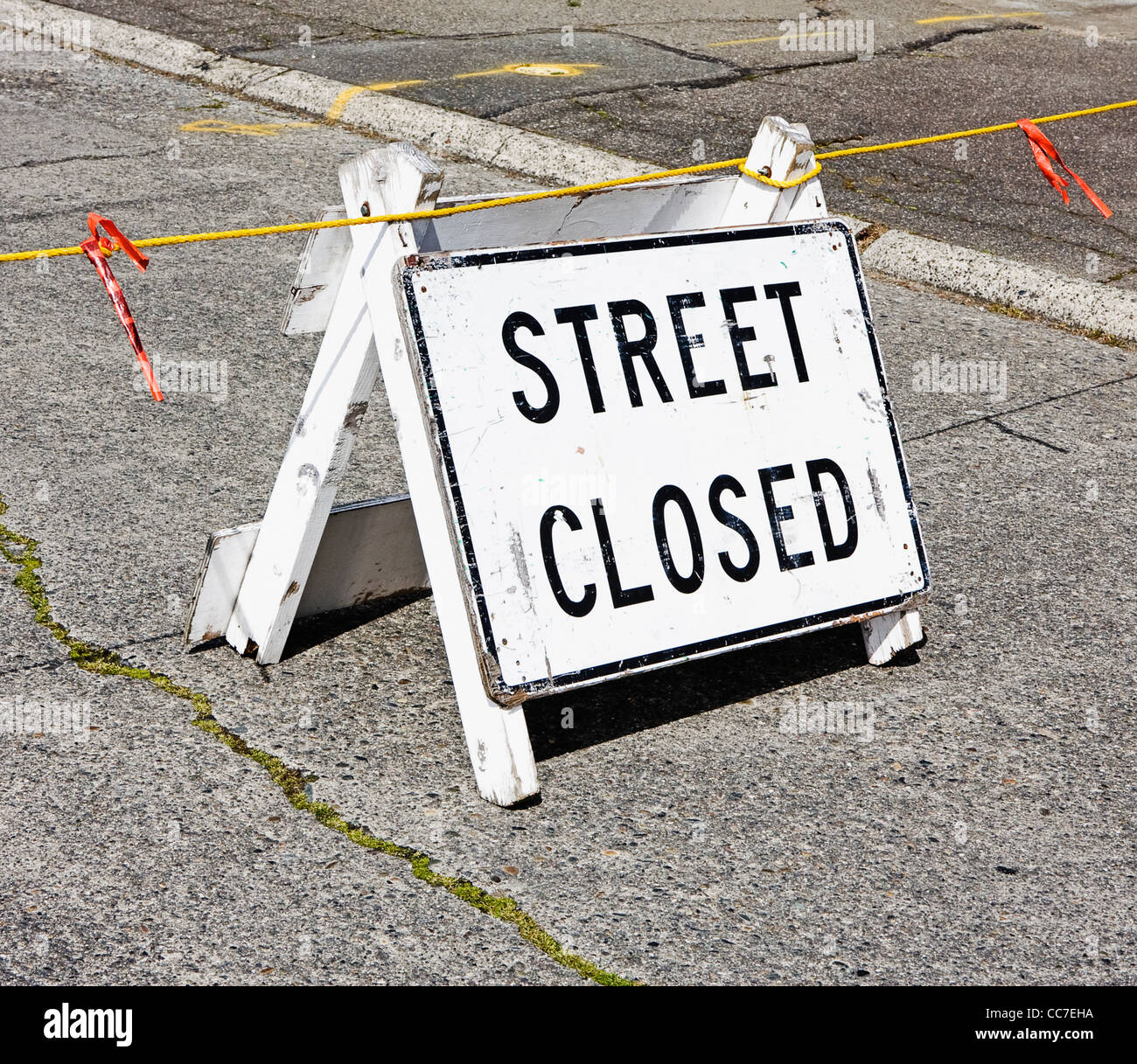 street closed sign Stock Photo - Alamy