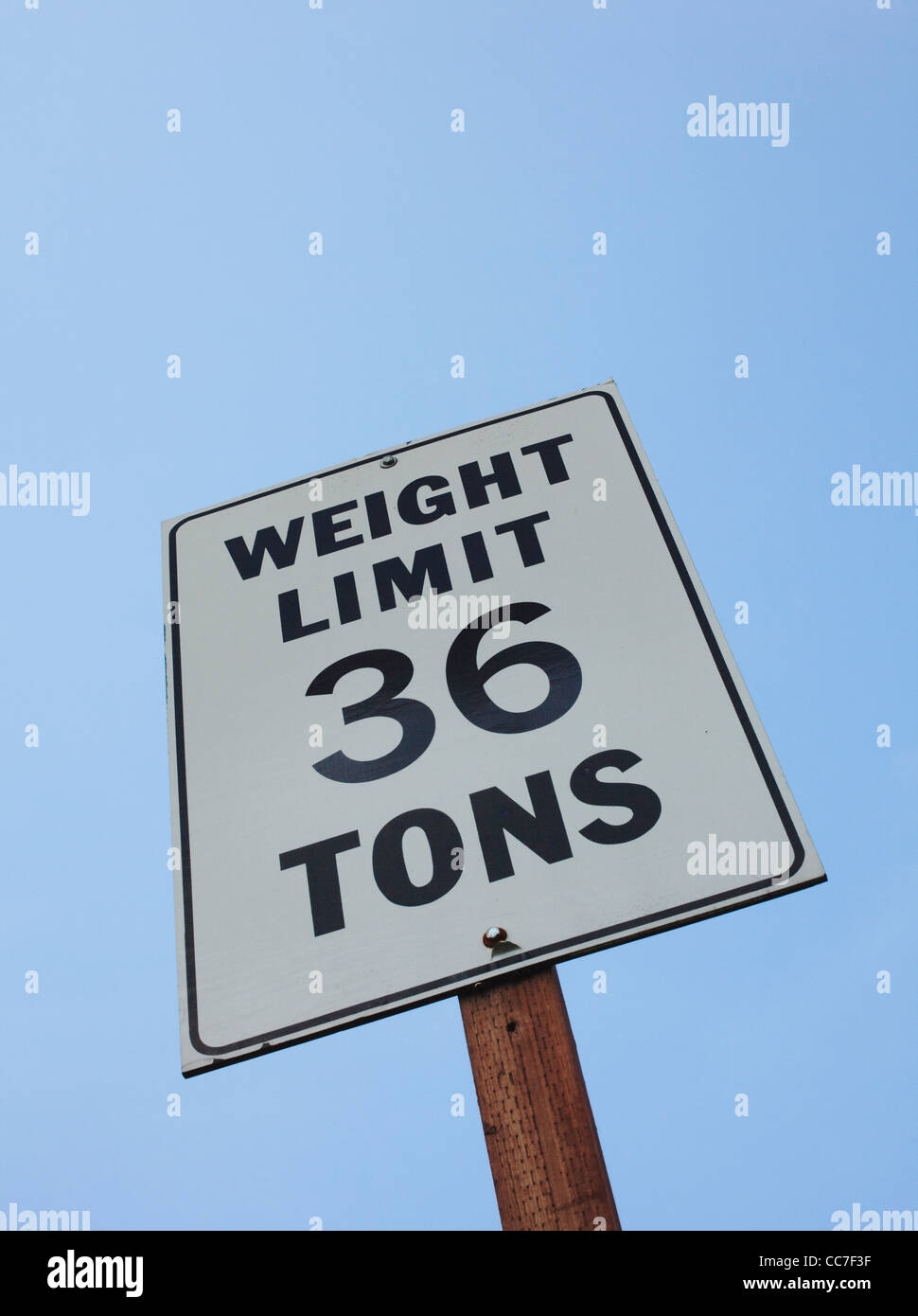 Weight limit sign hi-res stock photography and images - Alamy