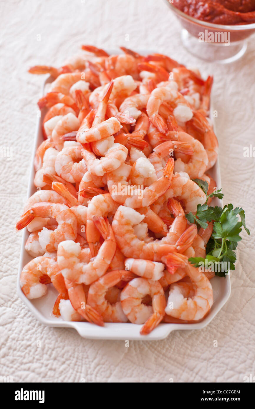 Shrimp on platter Stock Photo - Alamy