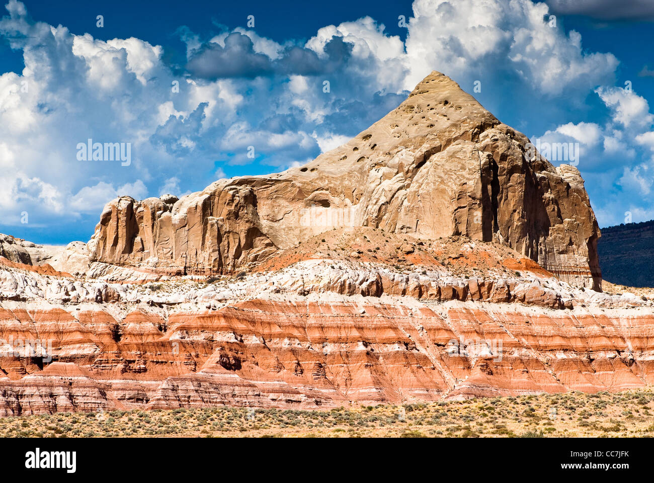 sandstone cliff of grand staircase in utah, usa Stock Photo - Alamy