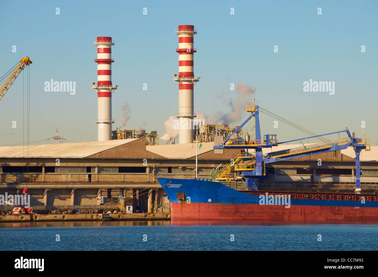 Boats commerce hi-res stock photography and images - Alamy