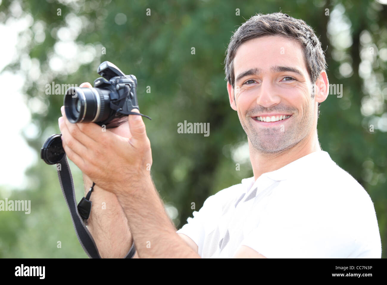 Man taking a photo with a DSLR camera Stock Photo - Alamy