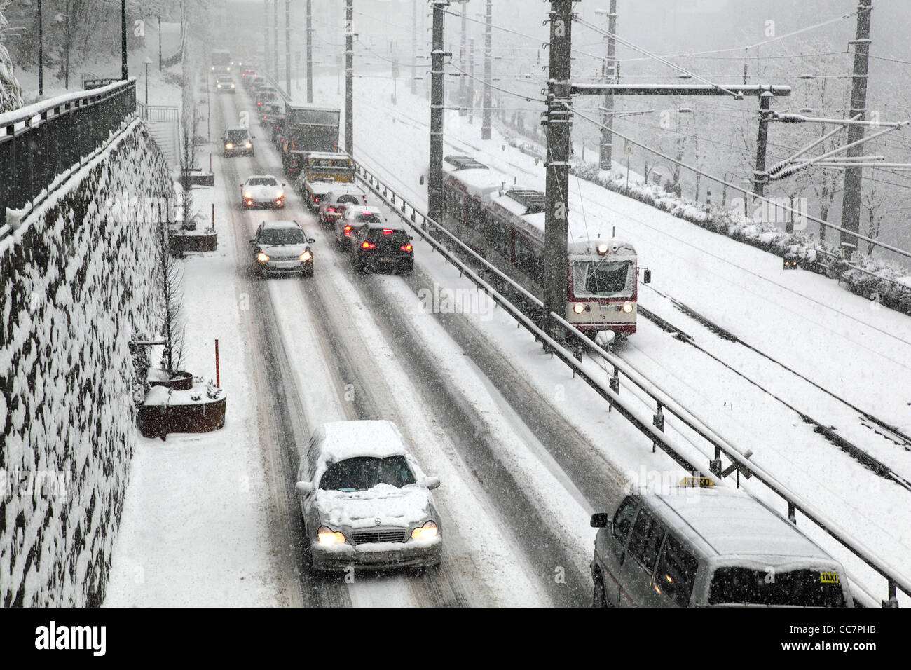 winter roads traffic jam Stock Photo - Alamy