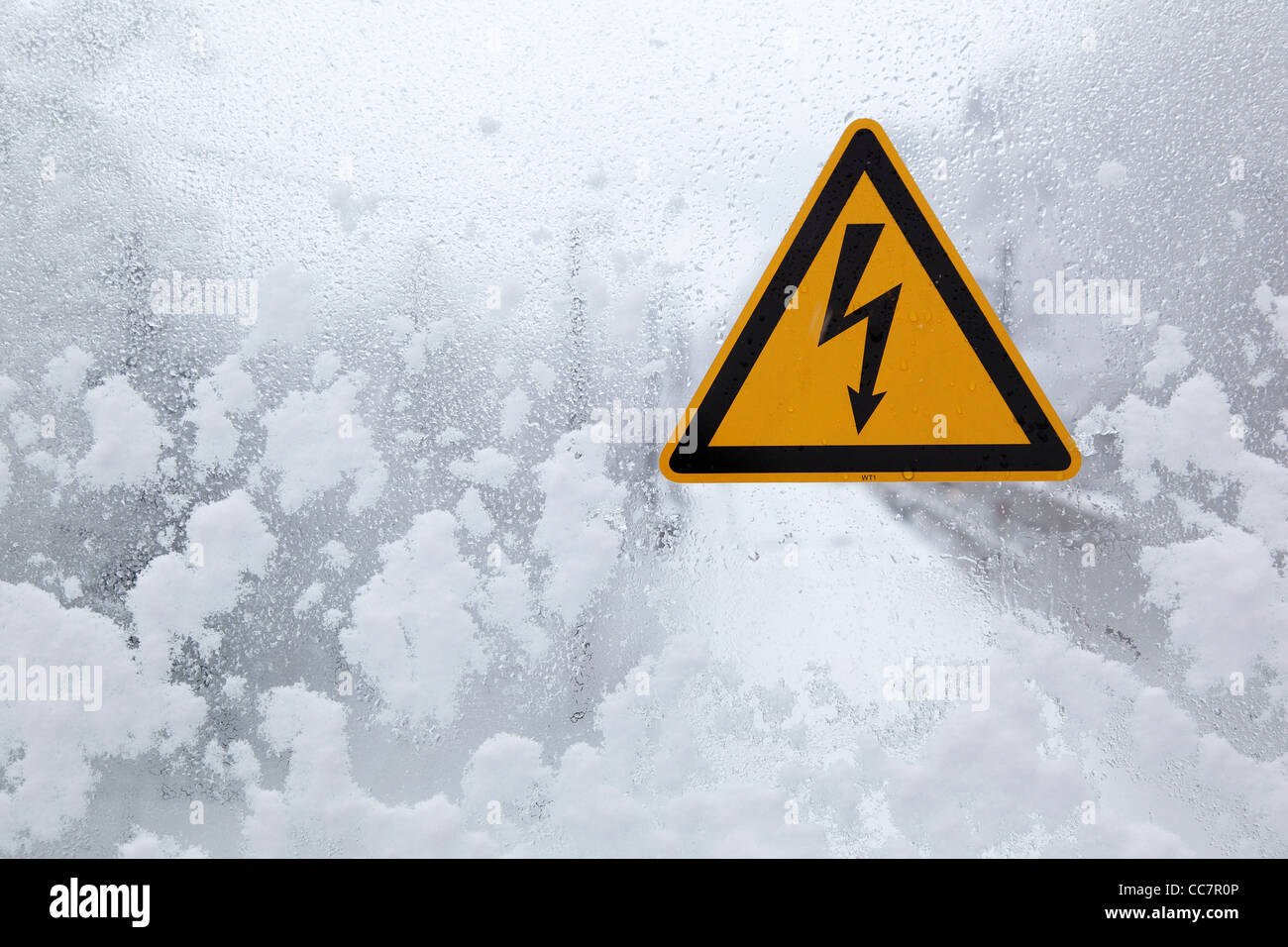 Yellow triangle black lightning sign hi-res stock photography and ...