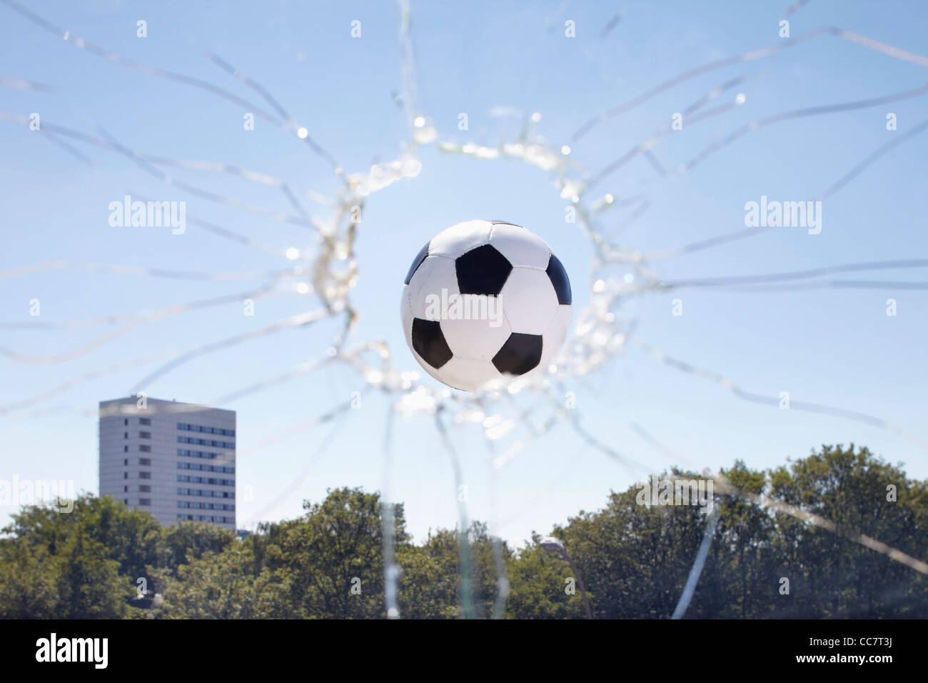 Smashing glass hi-res stock photography and images - Alamy