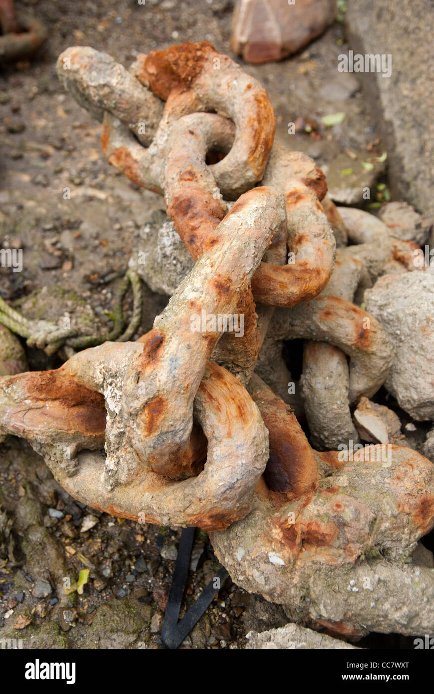 Rusty boat chains Stock Photo - Alamy