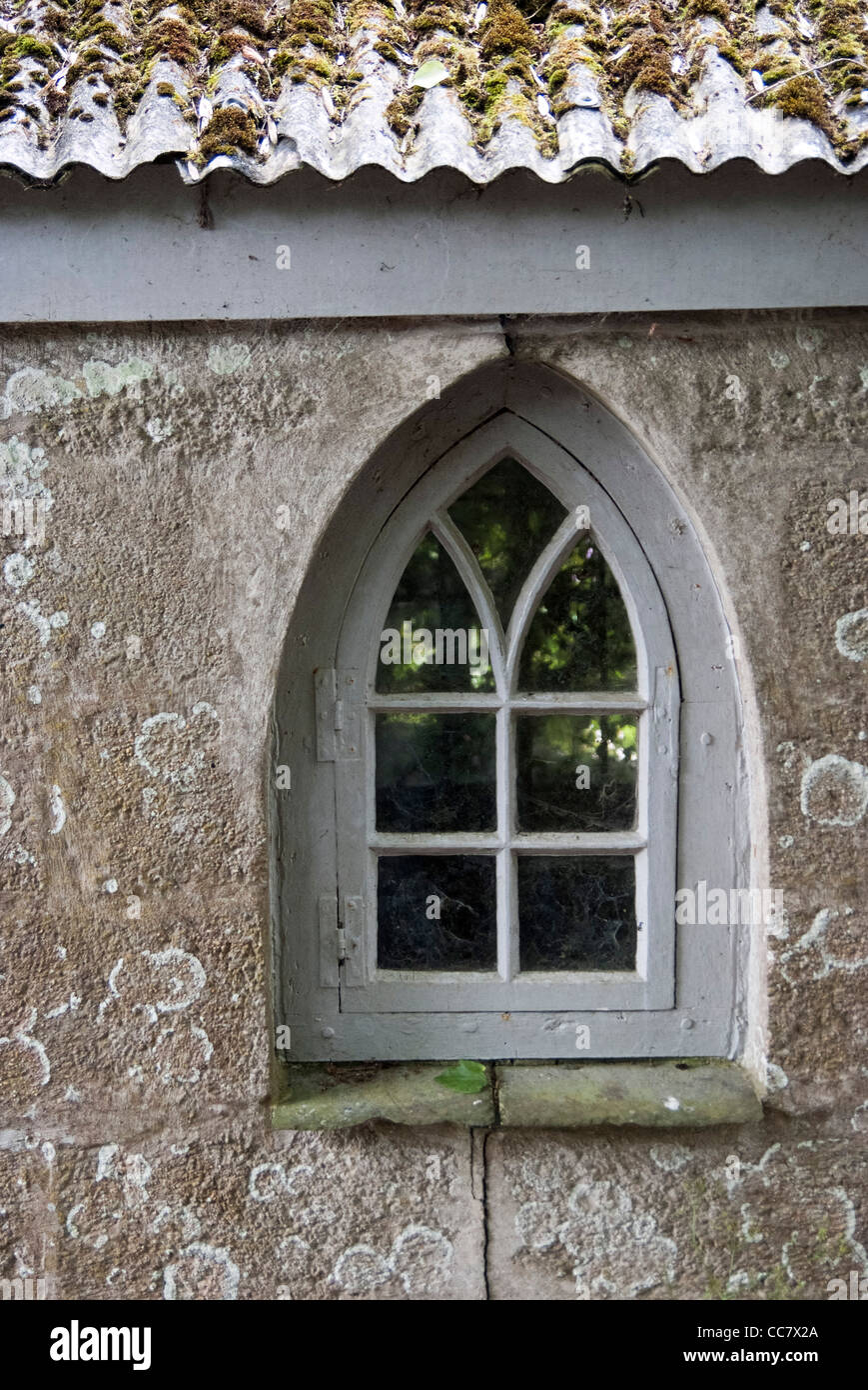 Arched iron roof hi-res stock photography and images - Alamy