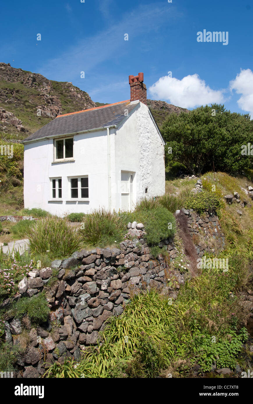 White cottage, Cornwall UK Stock Photo - Alamy