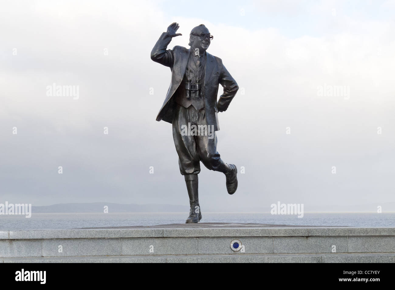 Eric Morecambe statue at Morecambe Lancashire Stock Photo - Alamy