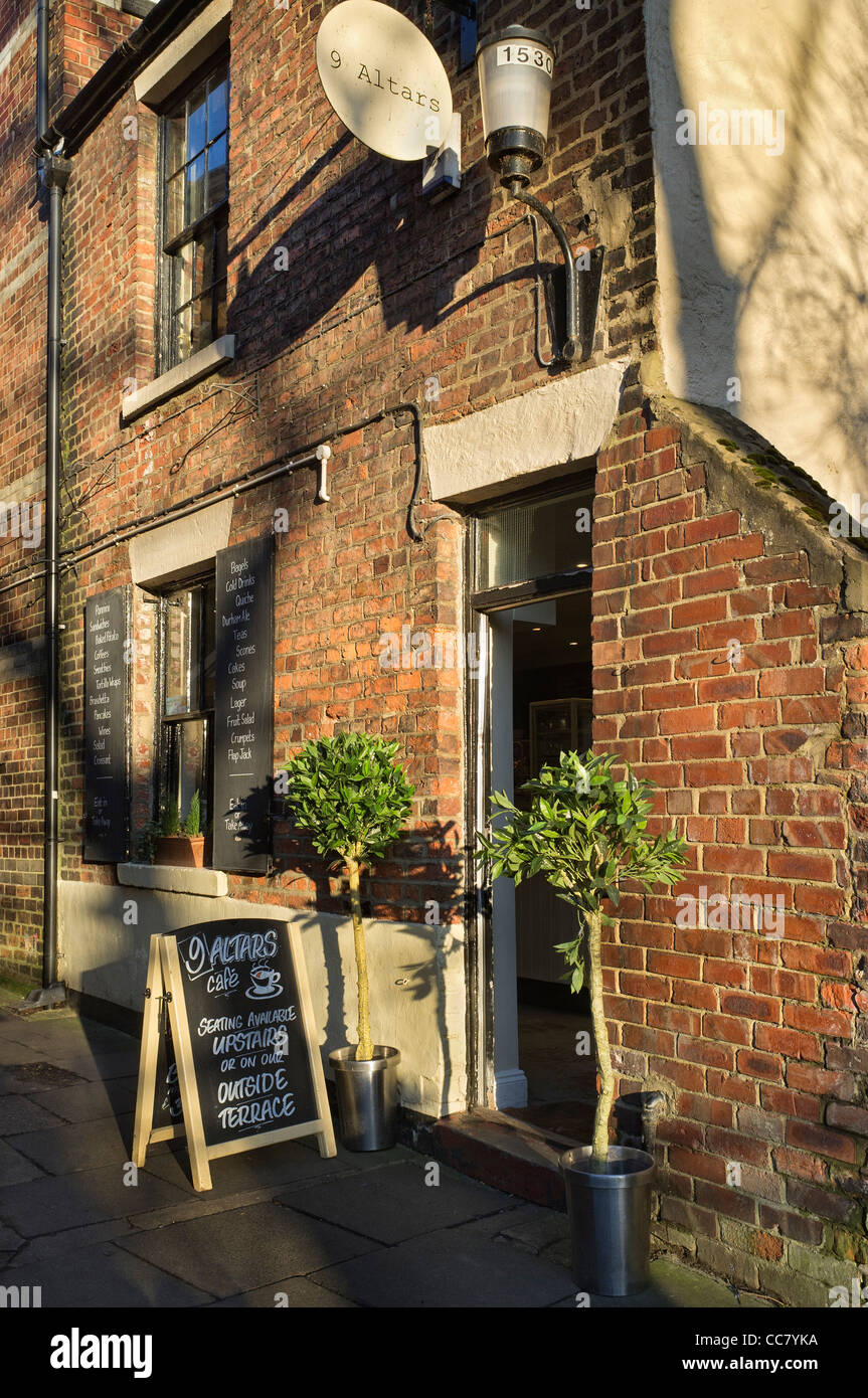 Cafe in an old side street in Durham Stock Photo - Alamy