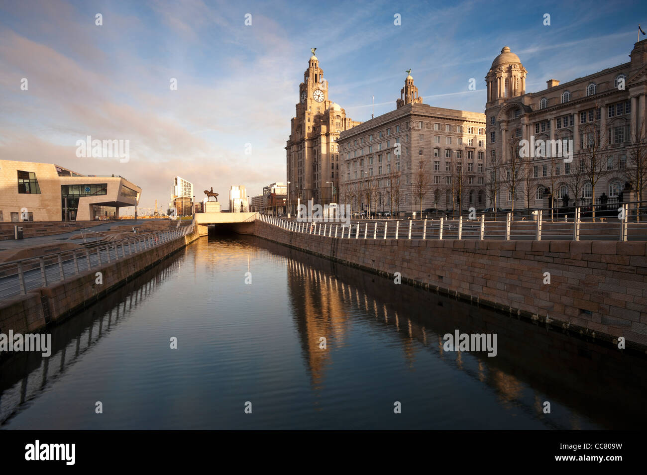 Landmarks of merseyside hi-res stock photography and images - Alamy