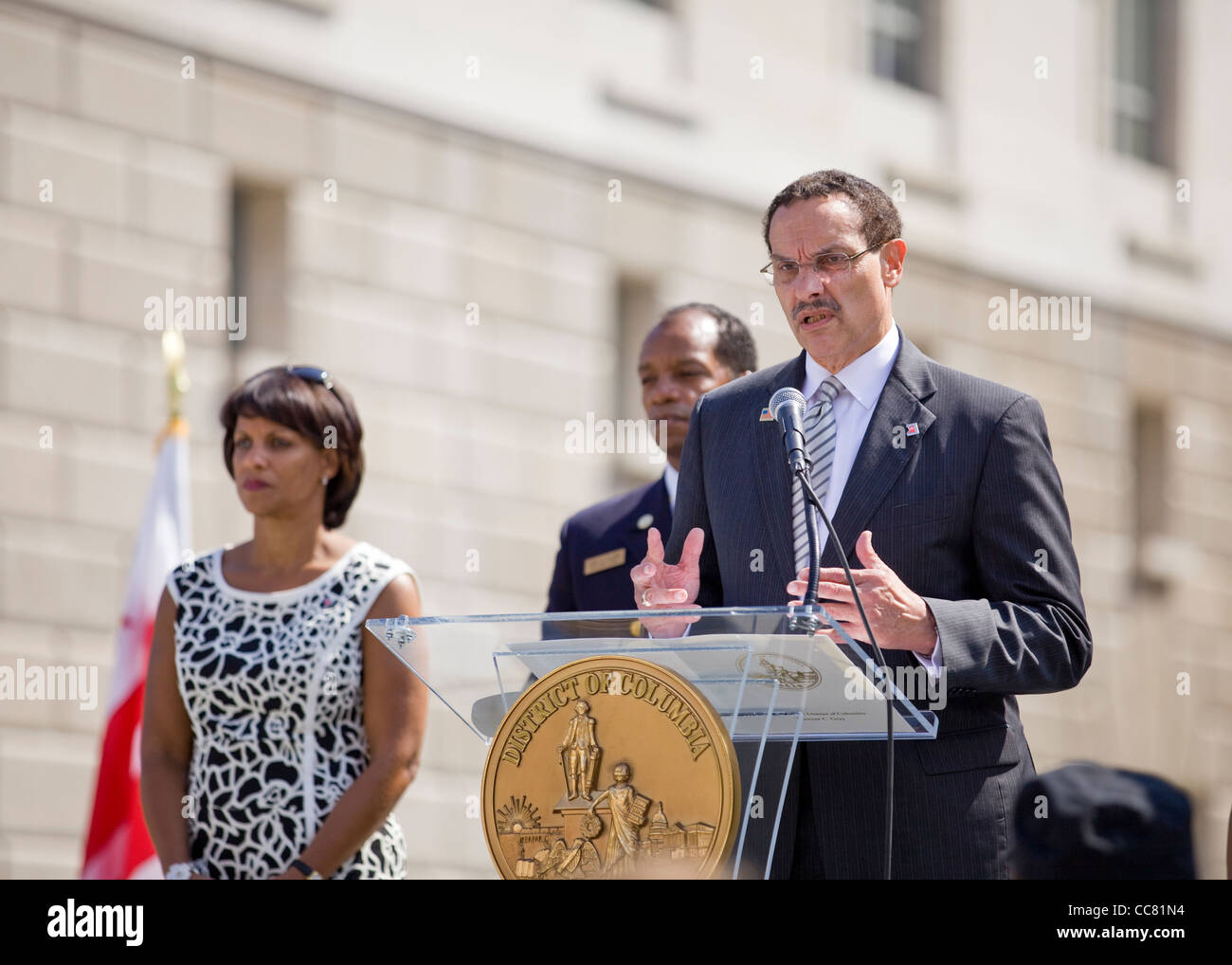 Washington DC mayor Vincent Gray speaking on an outdoor podium Stock ...