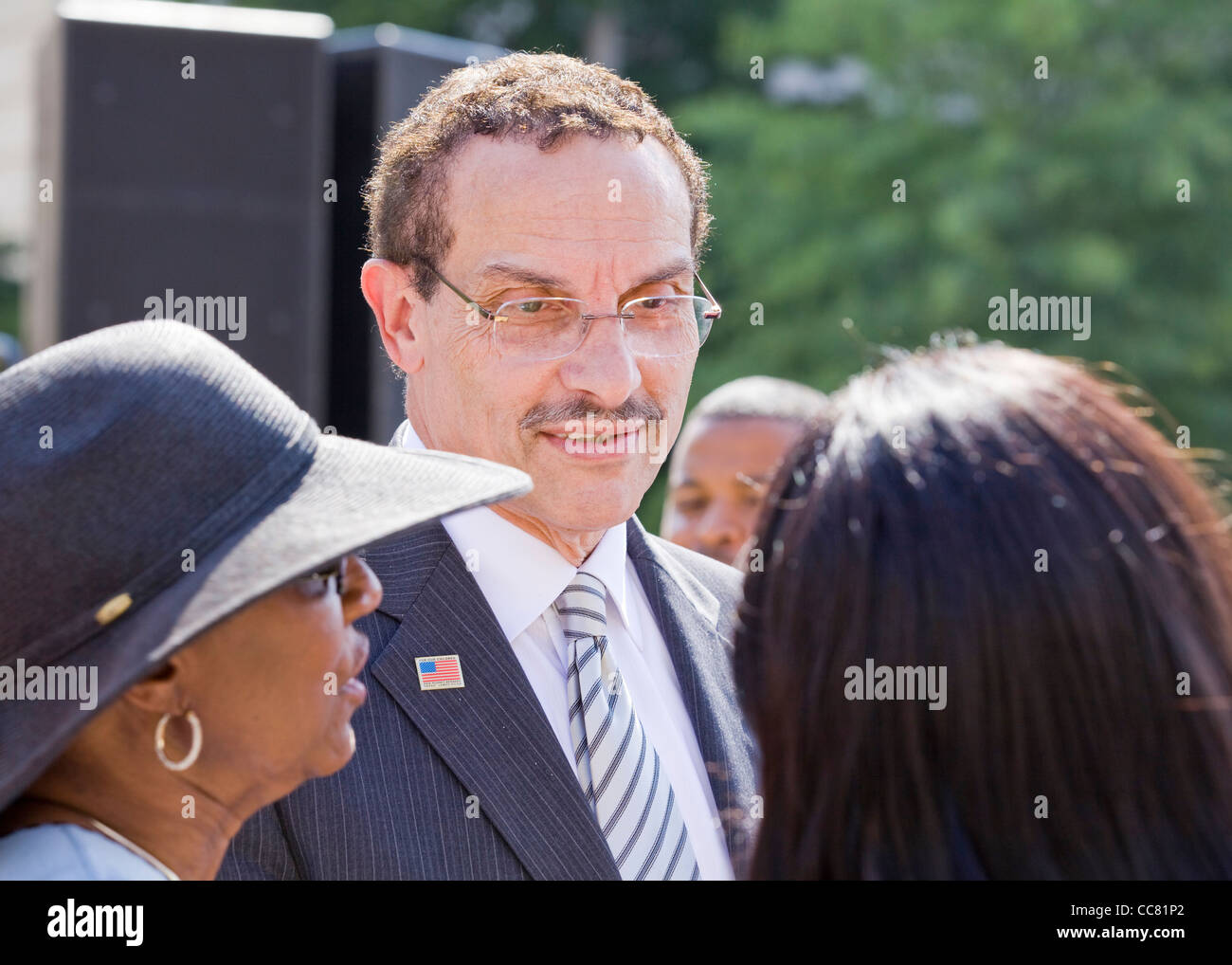 Washington DC mayor Vincent Gray talking with citizens Stock Photo - Alamy