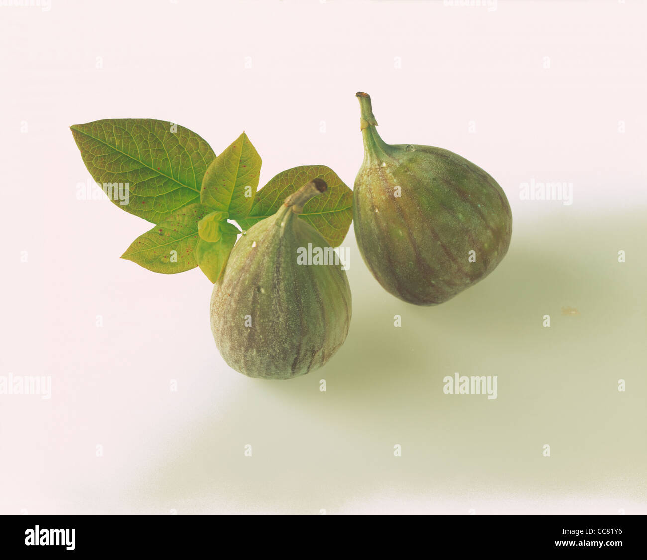 Cut out: Two figs with leaf Stock Photo - Alamy