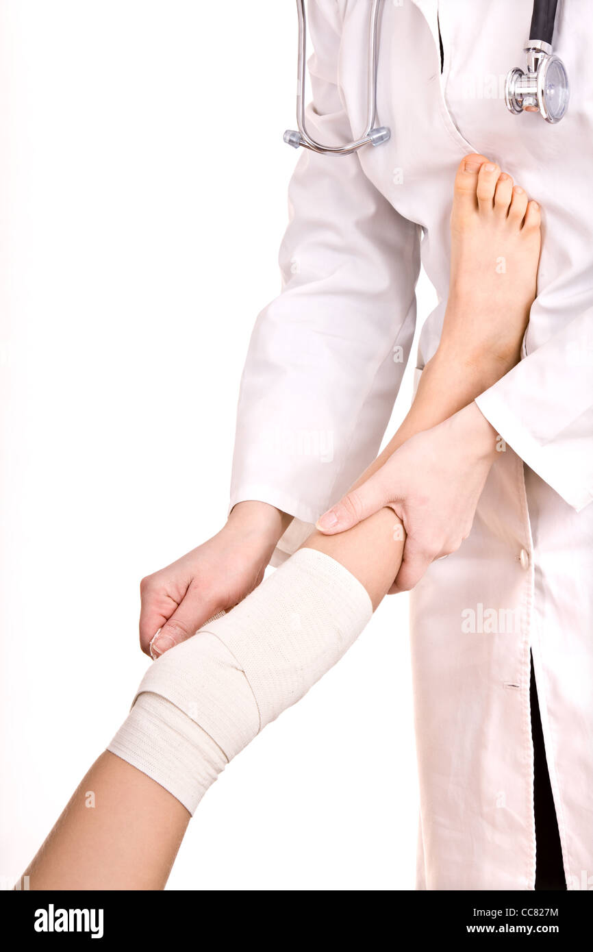 First aid at knee trauma Stock Photo - Alamy