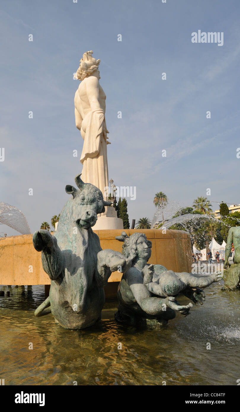 Place Masséna, the main square in Nice, and Fontaine du Soleil statues ...