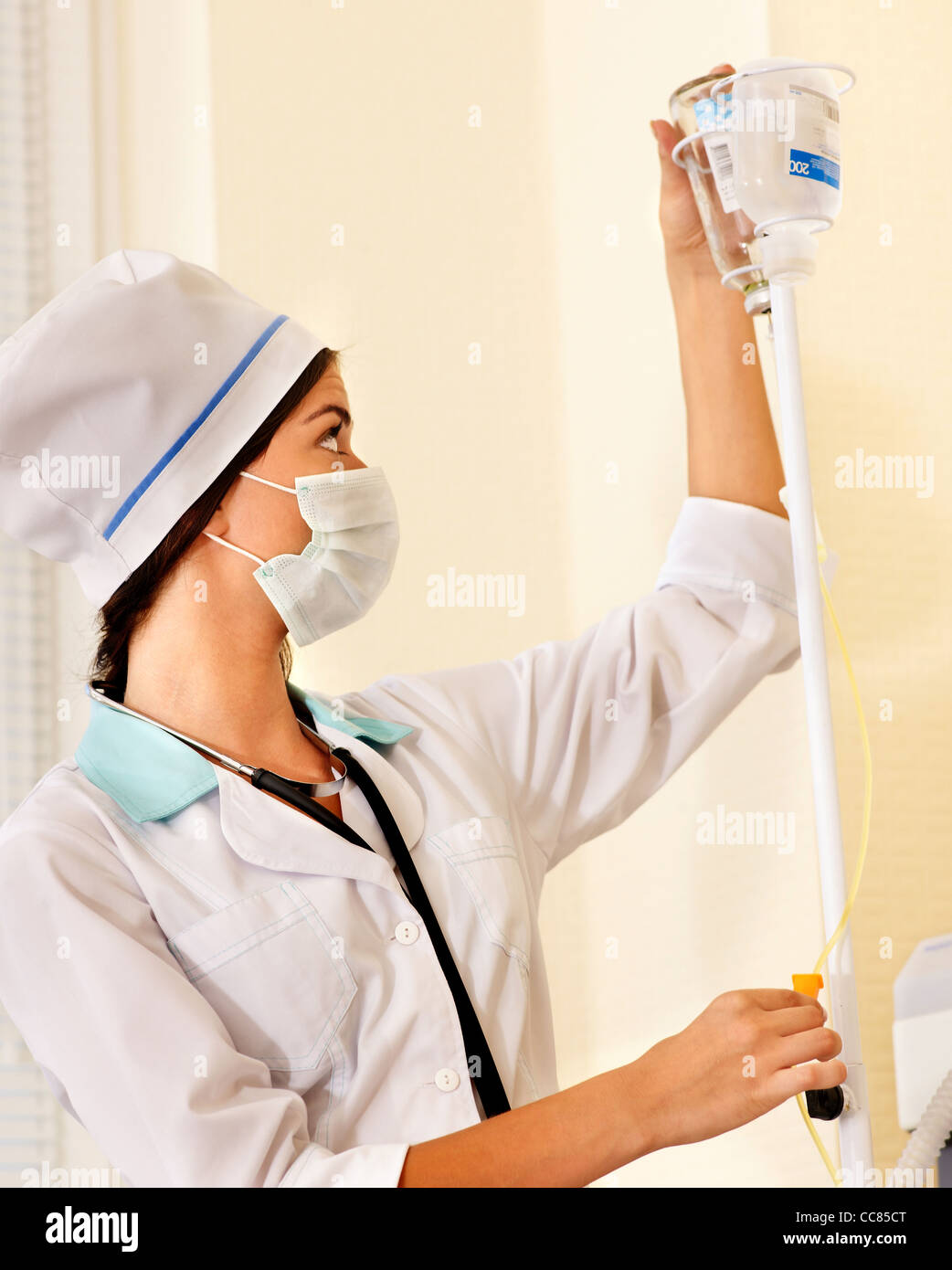 Hospital female doctor with iv drip Stock Photo - Alamy